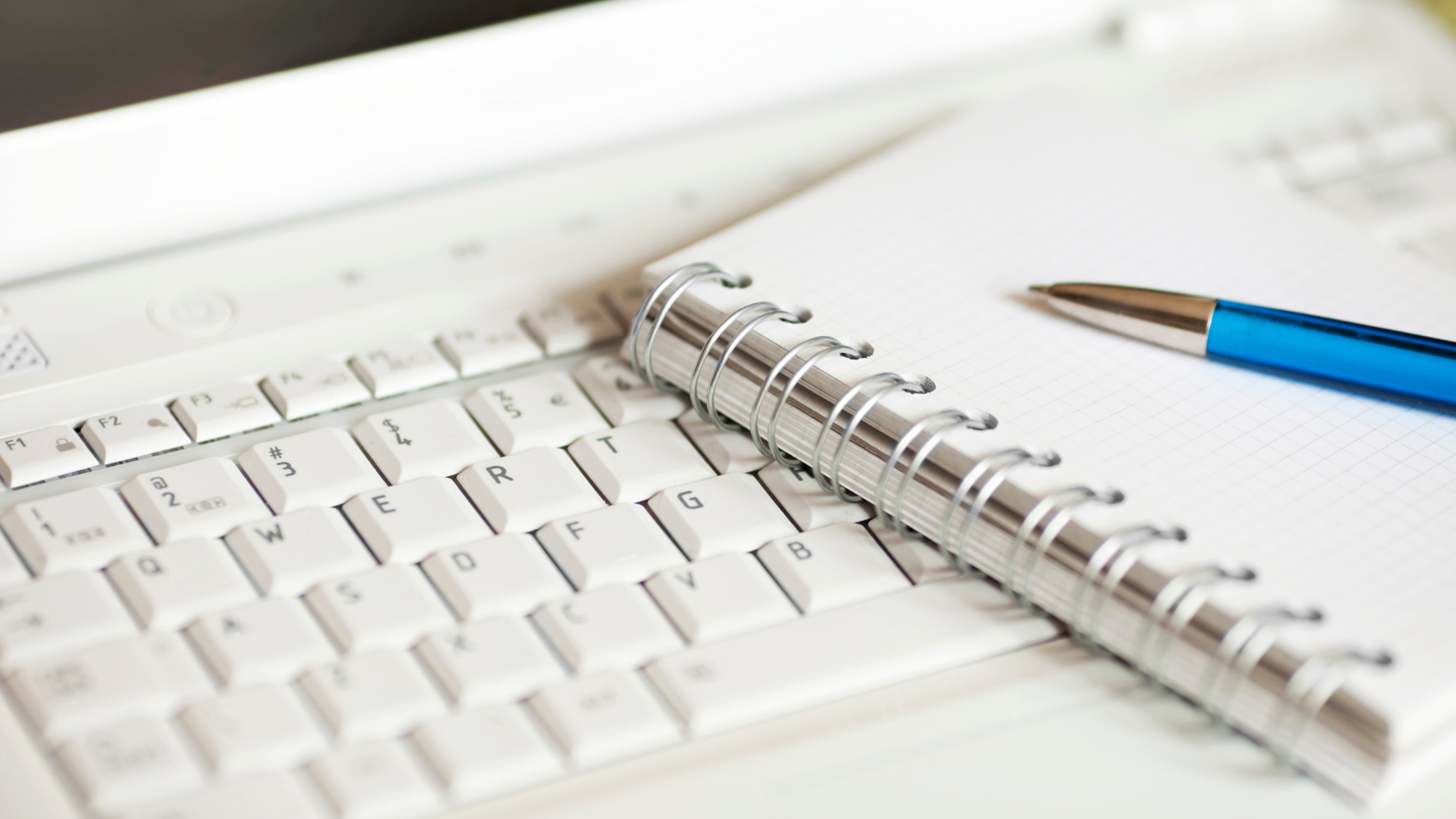 How to Pitch Journalists In 2021 - The Loop Marketing